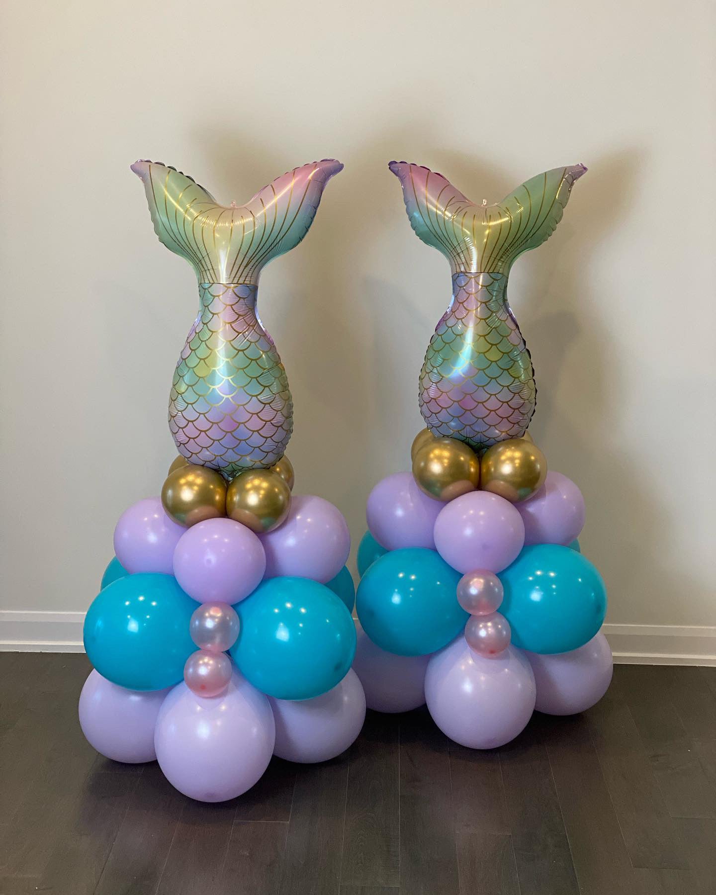 Mini Balloon Tower with Themed Balloon Topper – The Balloons Lady
