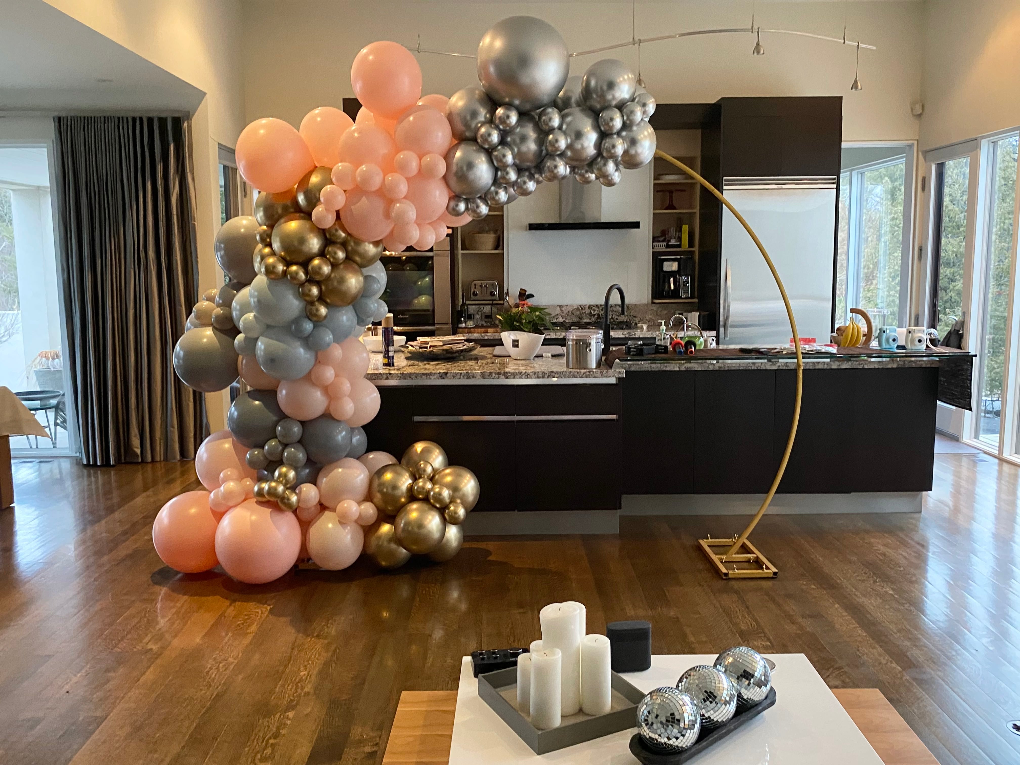 Large Circle Hoop Full Setup 3 – The Balloons Lady